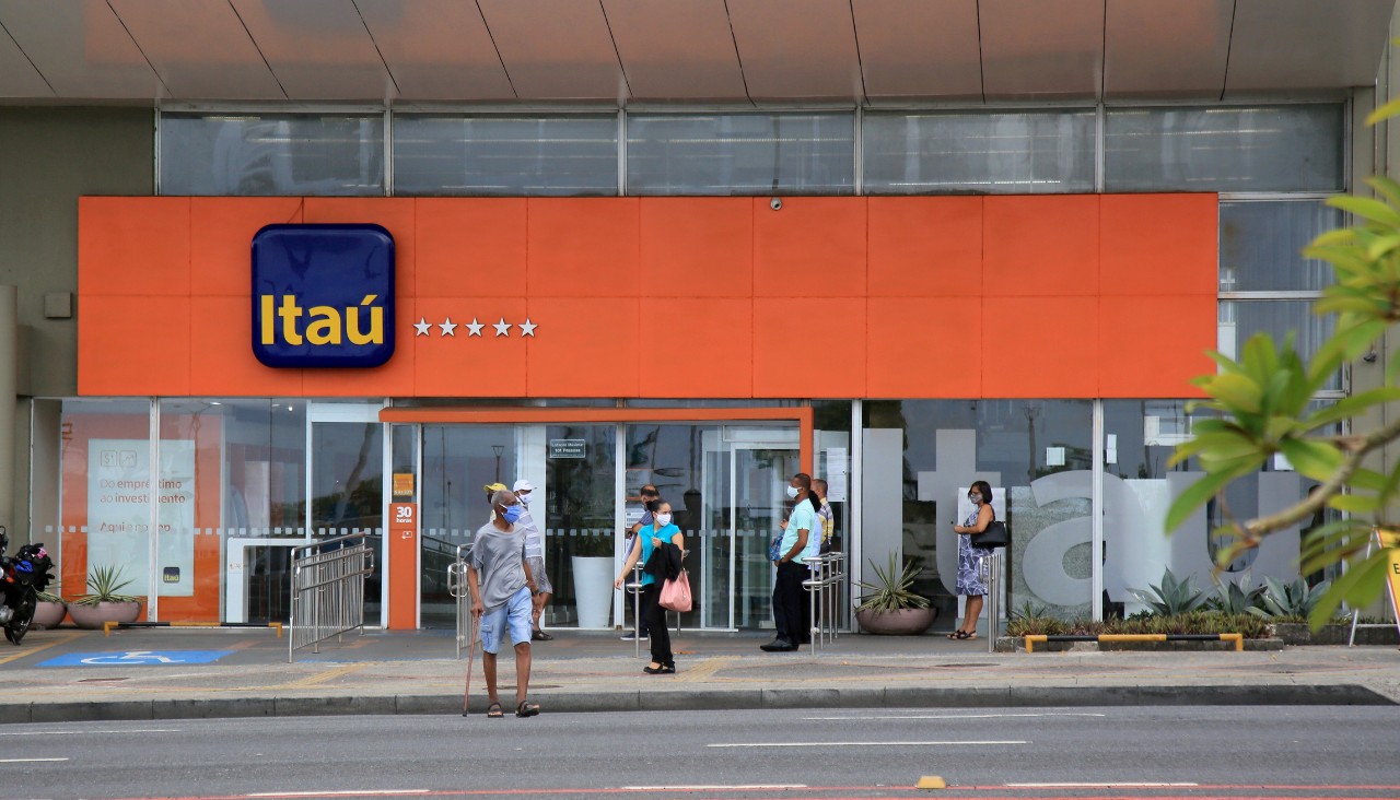 Itaú e Enel fecham contrato - enel.com.br
